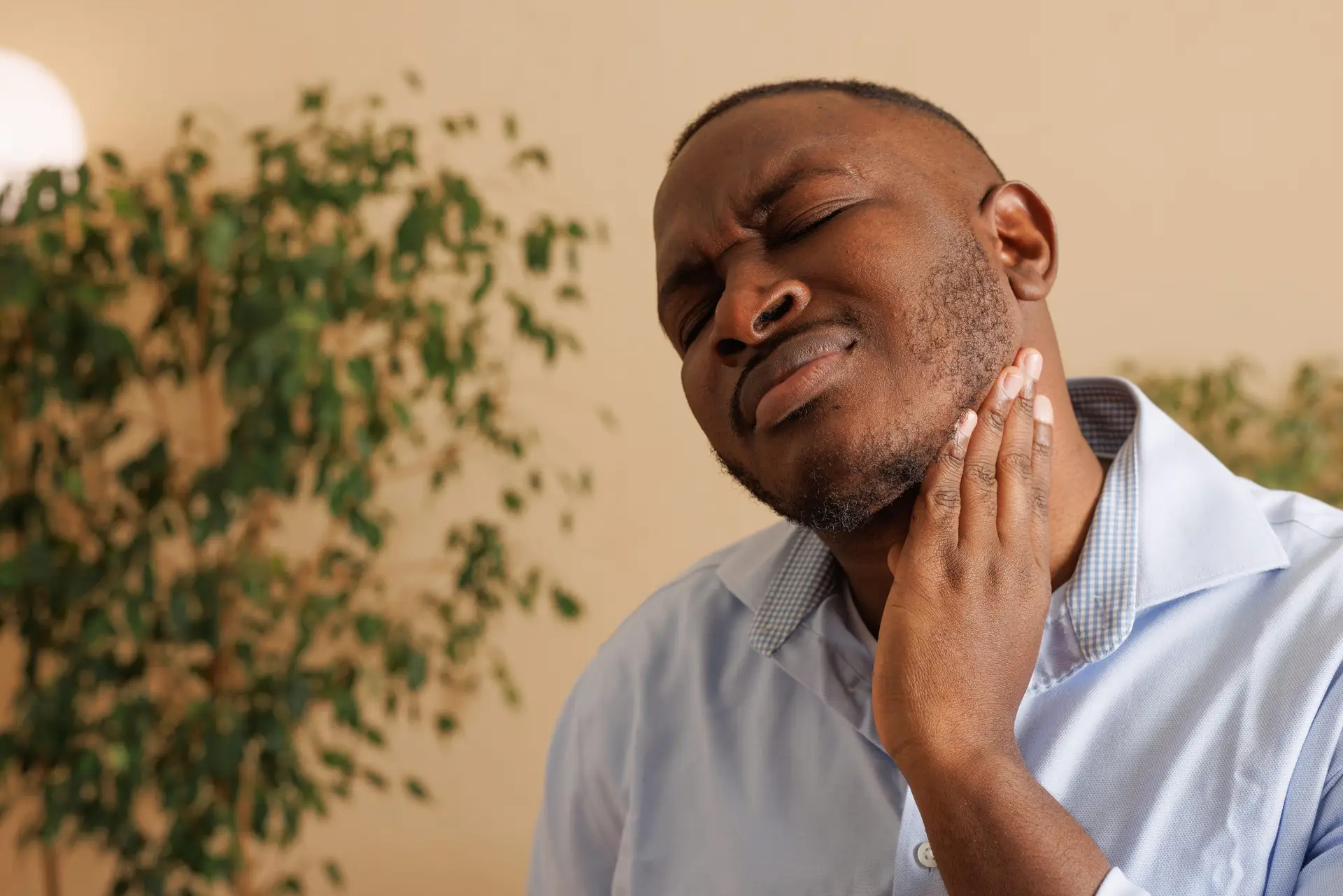 Why Does My Neck Hurt When I Take A Deep Breath?